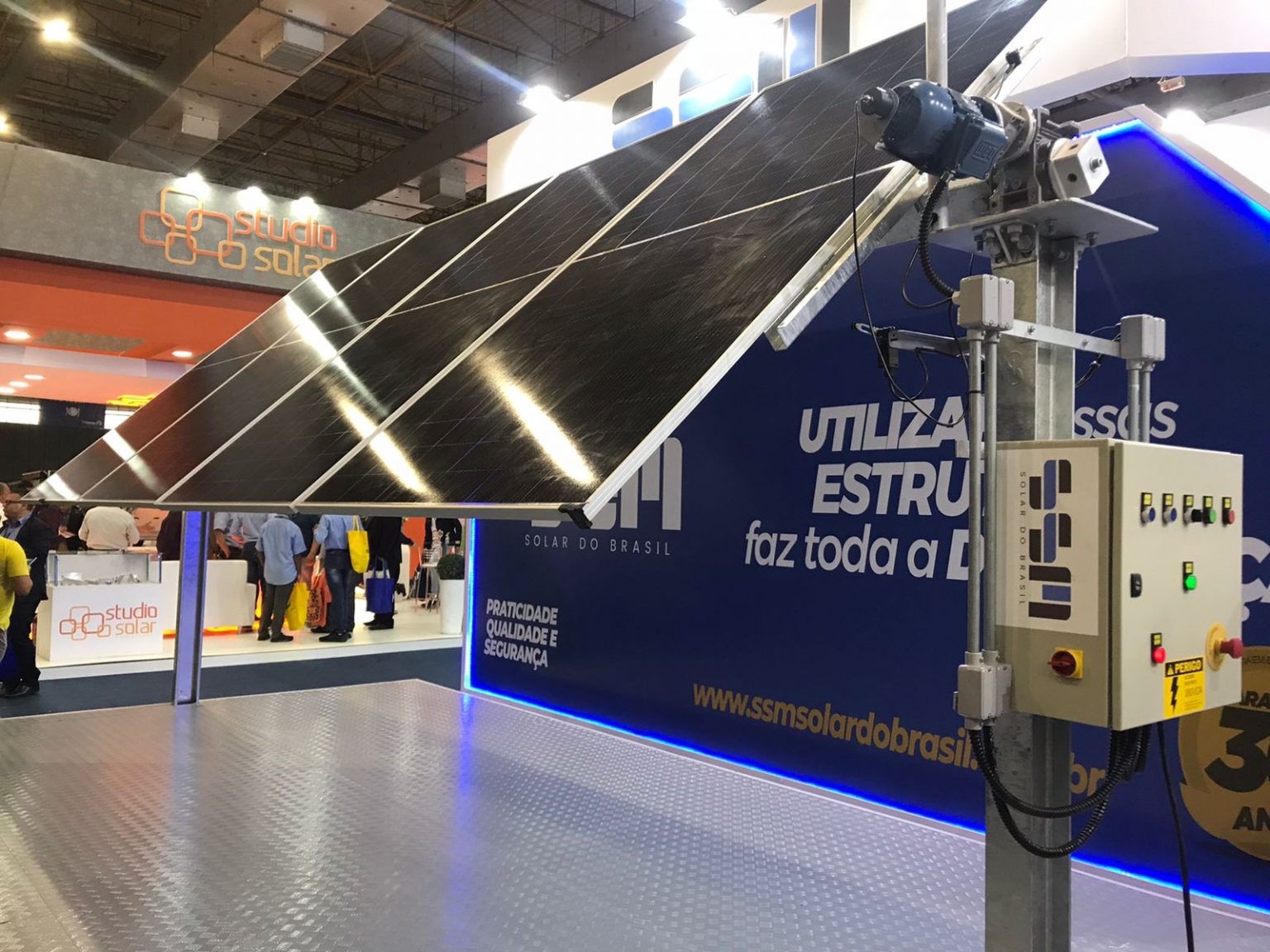 Dia 2: estruturas, trackers e limpeza de módulos fotovoltaicos | Canal ...