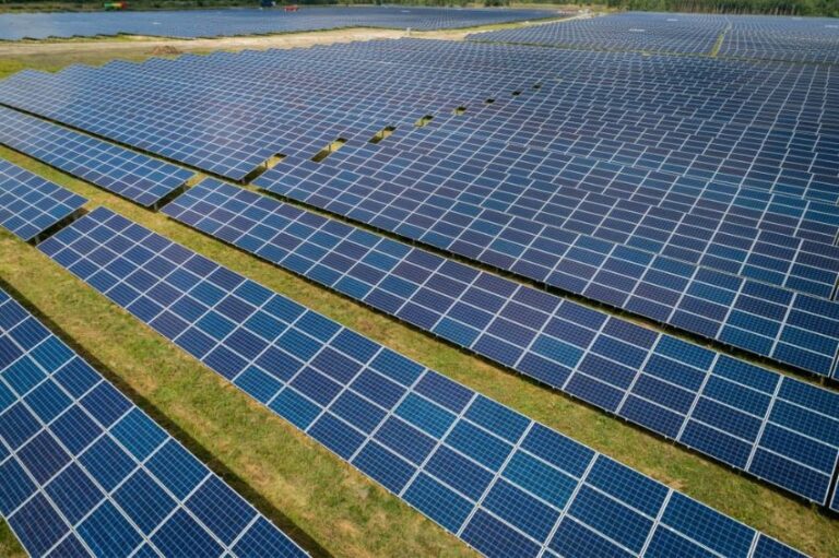 Comerc e Neoenergia investirão R$ 500 milhões em usinas solares